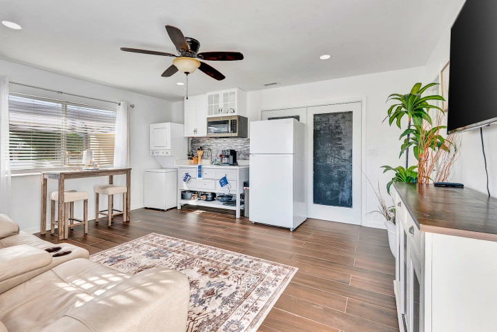 Private 1-bedroom Unit  Shared Yard & Parking - North Port, FL