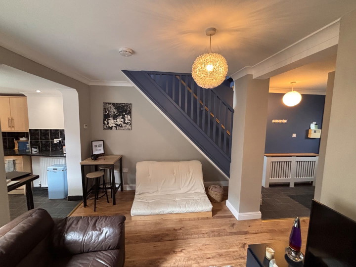 Home In Stoke - Prime Location With Parking! - Stoke-on-Trent