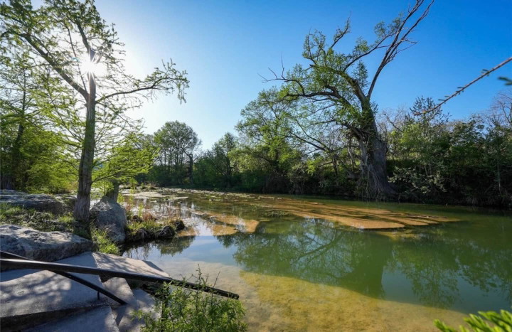 Blanco River Getaway - Collins Casita - Wimberley, TX