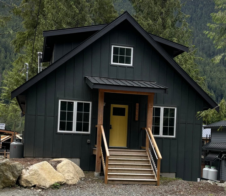 Cozy Dog Friendly Cabin W/ Hot Tub & Fire Pit - Sunshine Valley