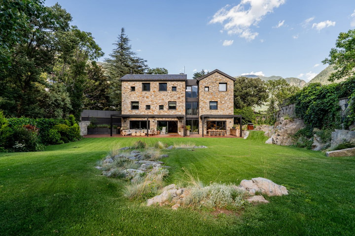 Historic French Embassy Gardens Chalet In Andorra - Andorra la Vella
