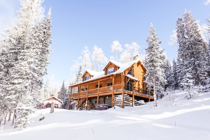 Authentic Log Cabin With Luxuries - Brian Head, UT