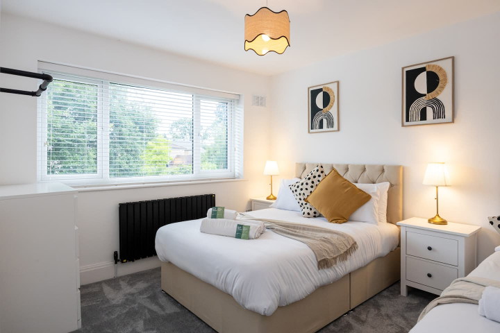 The Wilmslow House | Secure Parking Near Airport - Knutsford