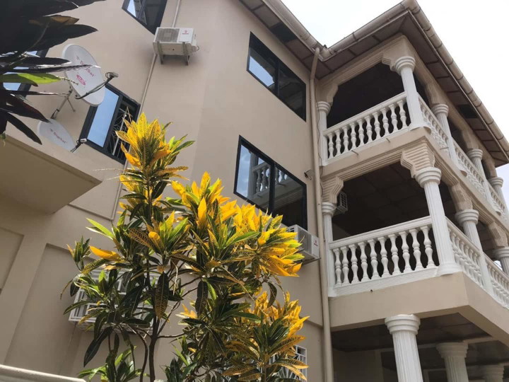 Ishmajoso Lodge - Flat 2 - Room 1 - Freetown
