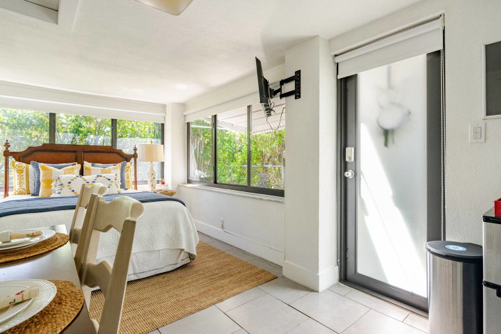 North Miami Beach Studio Near Hard Rock Stadium - North Miami, FL