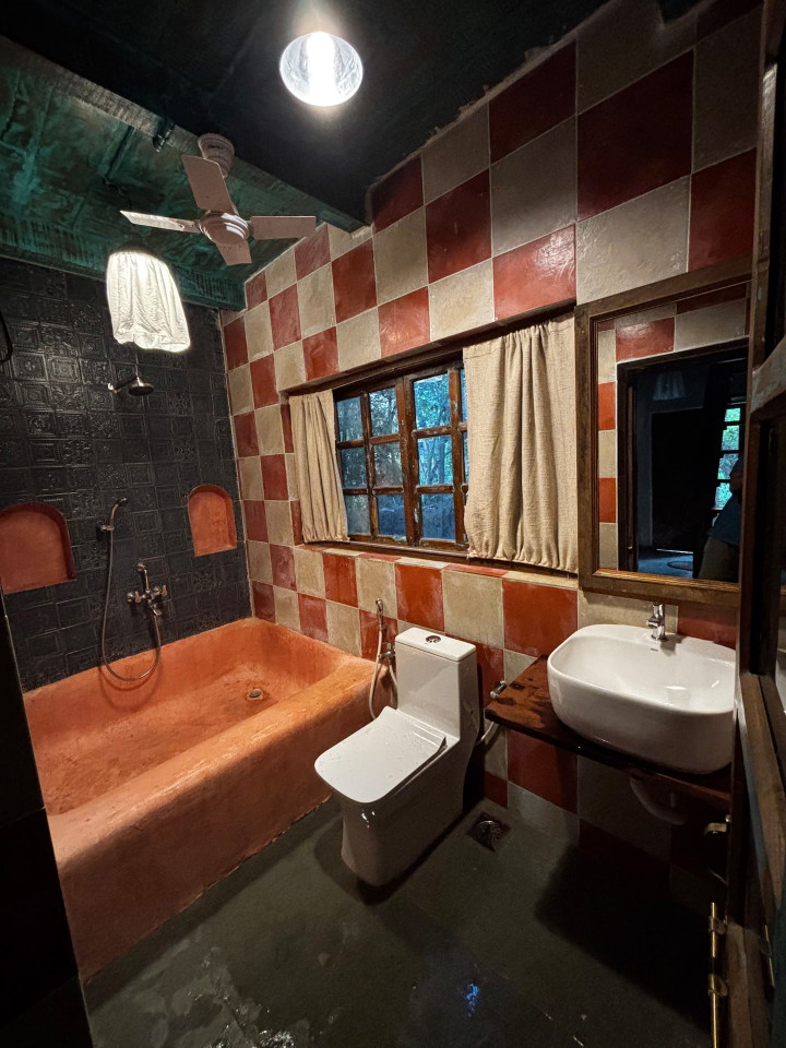 Countryside Rustic Tiny Pvt Couple Villa & Bathtub - Goa