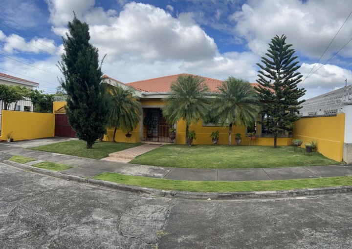 Casa Mendoza, A Nice Place To Rest. - Managua
