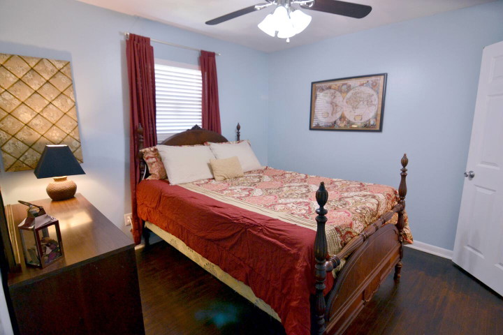 Meyer's Nook: Your Homey Spot In Bloomington - Bloomington, IN