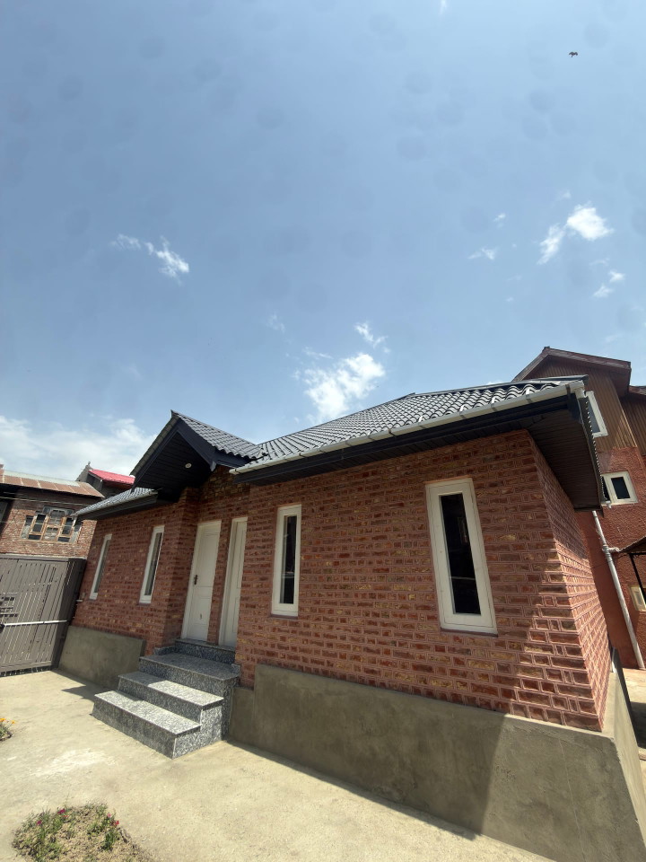 Shaheen Cottage (Deluxe Room 1) - Srinagar
