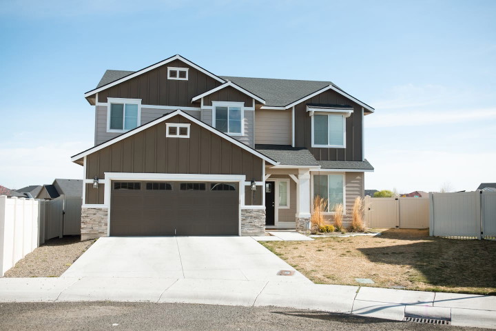 Prime Location | 5 Beds | Fenced Yard | Swing Set - Twin Falls, ID