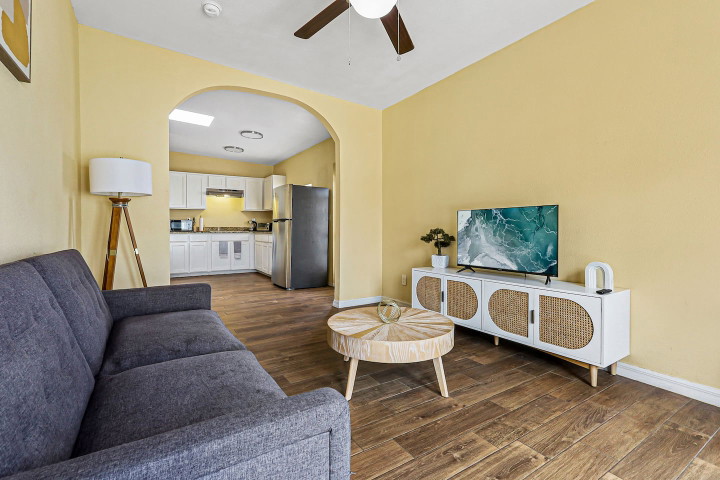 Private Guesthouse | Fort Bliss Shopping Patio - El Paso, TX