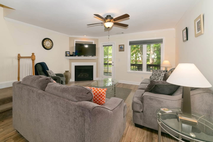 Chattahoochee Breeze | Riverfront Condo Downtown| 2br - Cleveland, GA