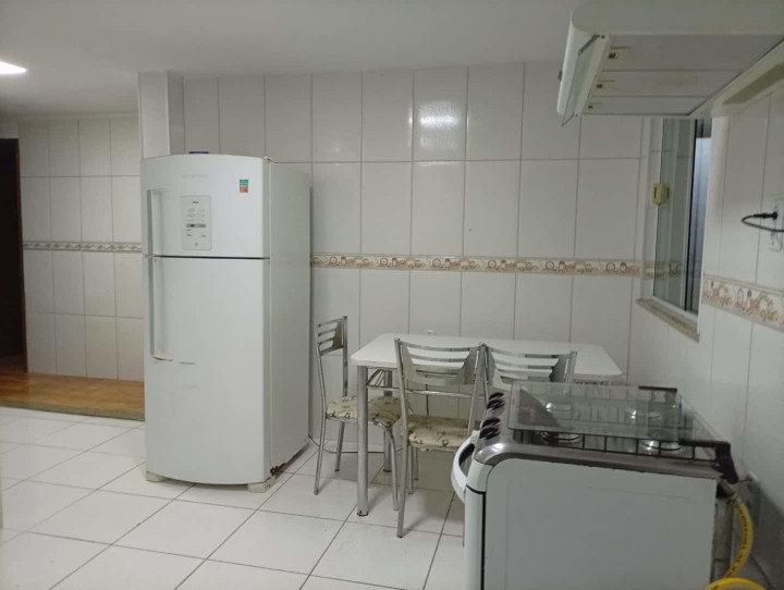 Casa Ampla Com Três Quartos Cozinha E Banheiro - Volta Redonda