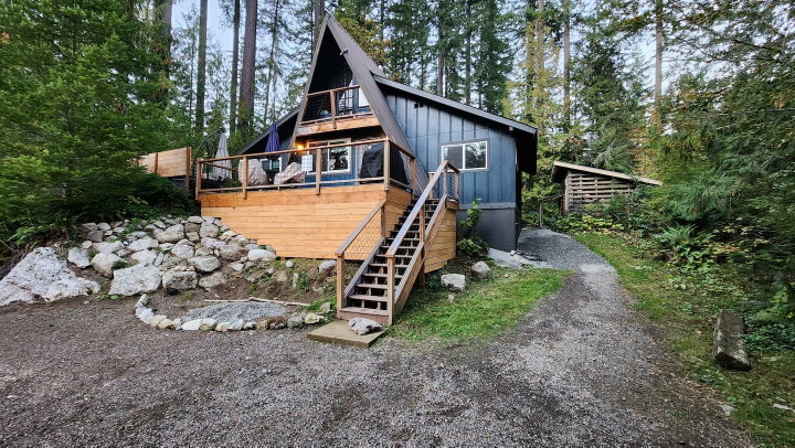 Steller's Jay Cabin Skykomish River - Skykomish, WA