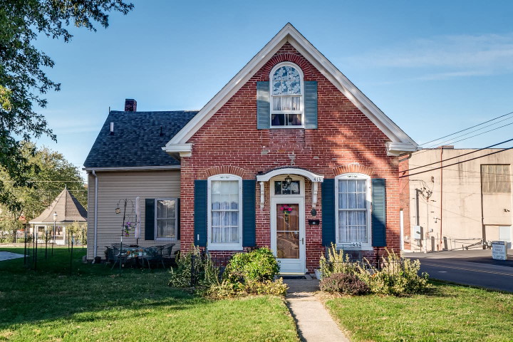Landmark, Accessible Home In Historic Downtown - Belleville, IL