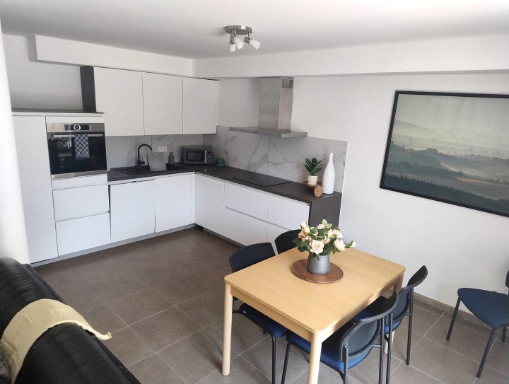 Appartement Deux Chambres Au Rez-de-chaussée - Charleroi