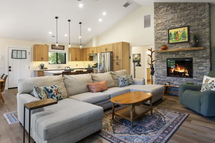 San Moritz Lake House | Walk To Lake Gregory | 3br - Crestline, CA