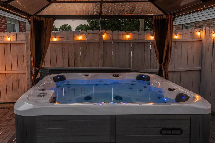 Baybreeze | Hot Tub, Sauna, Game Room, Near Beach - Hampton, VA