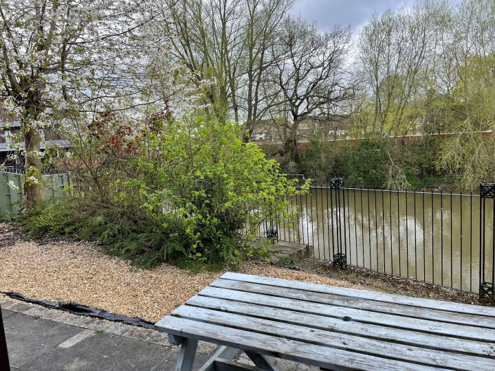 Townhouse For 8 With River Views - North Yorkshire