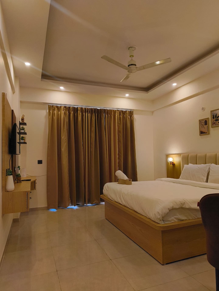 Zoneout Couple Friendly Stays At Omaxe Hazratganj - Lucknow