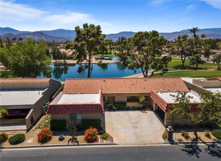 Peaceful Waterfront Getaway (Pet-friendly) - Palm Desert, CA