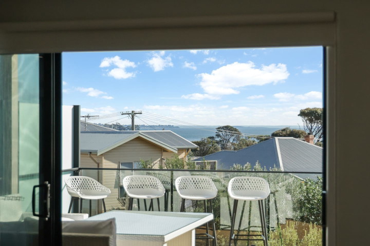 Water Views & Space To Unwind In San Remo - San Remo