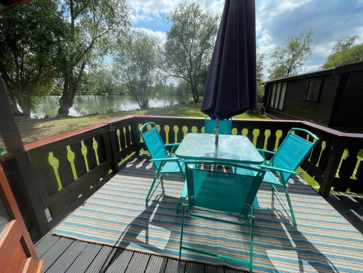 Wide Water Lodge - Somerford Keynes