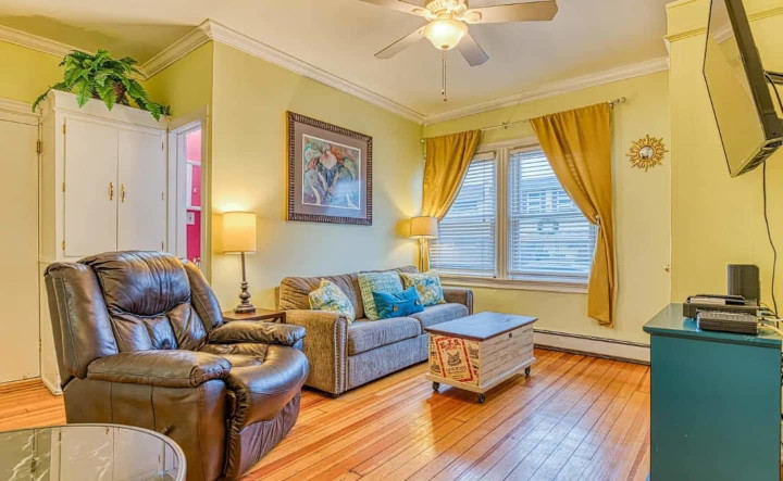 Family 2br 2 Blocks To Beach & Main Ave | Washer/dryer | Porch | Sleeps 6 - Belmar, NJ