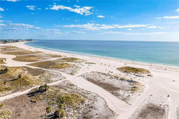4 Min. Walk To The Beach - Treasure Island, FL