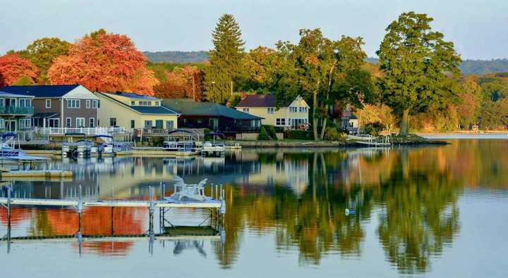 Waterfront House On Lake Pocotopaug - East Hampton, CT