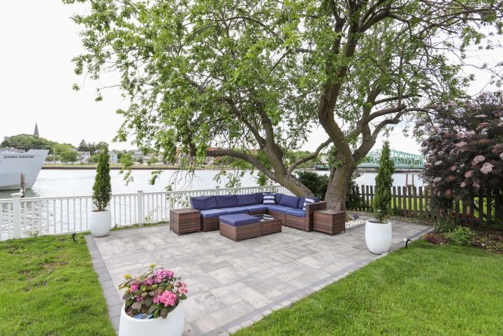 Historic Riverside Getaway|private Beach + Boats - Branford, CT