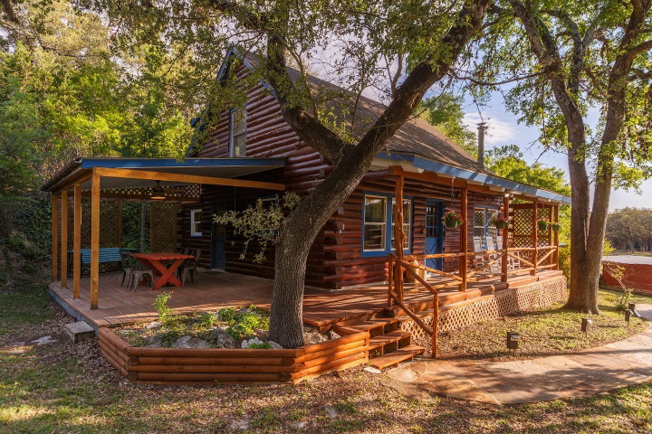 Gorgeous Log Home On Private Acres - Wimberley, TX