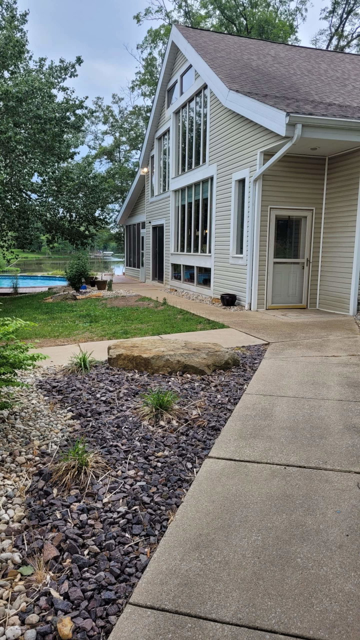 Private Cabin W/pool On Lake Centralia, Sleeps 12. - Illinois