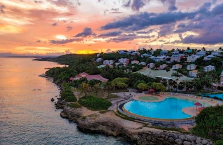 Ti Philou
T1 Avec Balcon
2 Adultes / 1 Enfant - Guadeloupe
