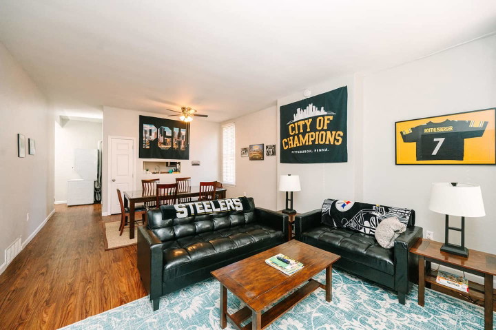 Pittsburgh's Sports Suite- Free Driveway Parking - Pittsburgh