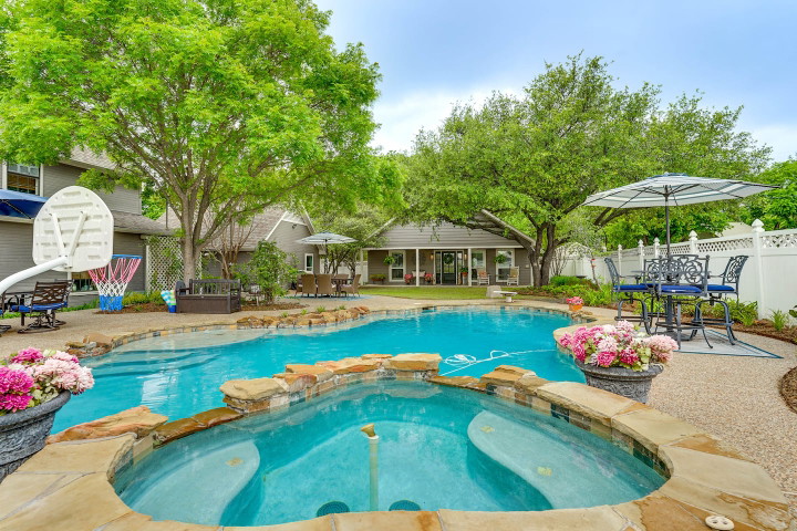 Backyard Bungalow W/ Pool & Country Views - Denton, TX