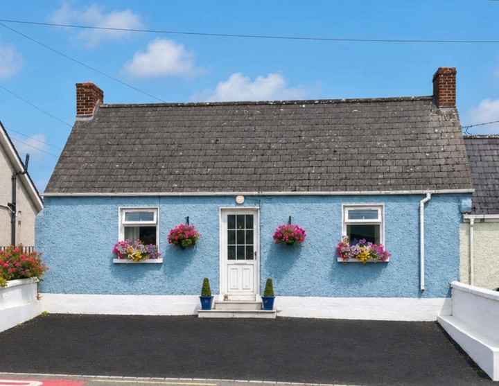 Cheerful 2 Bedroom Cottage - England