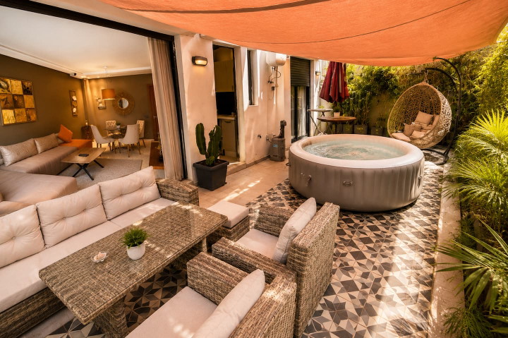 Elegant Studio/swimming Pool/private Jacuzzi - 