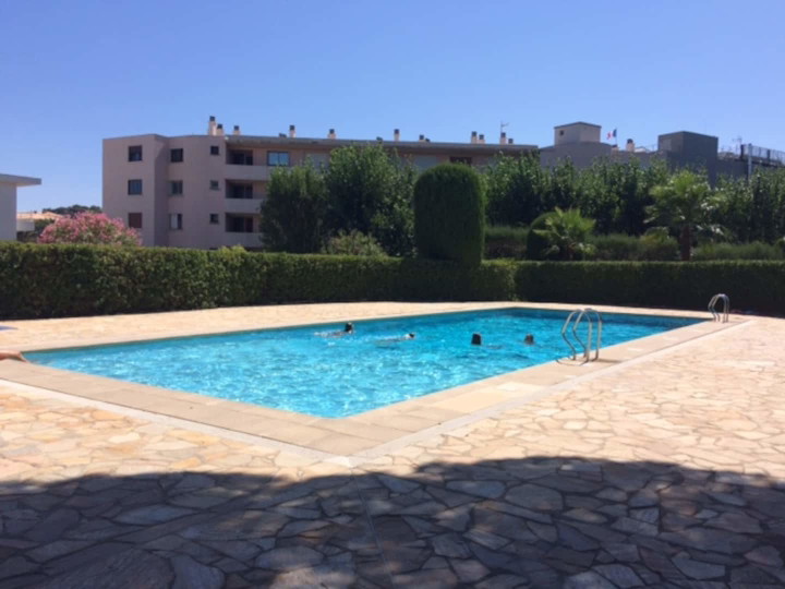Proche Plage, Joli Studio Avec Piscine & Parking - Cavalaire-sur-Mer