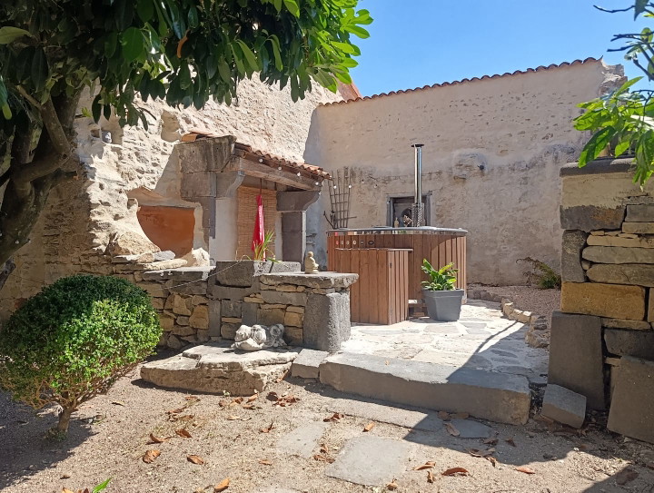 Maison De 1 à 6 Pers Avec Bain Nordique( Sur Résa) - Volvic