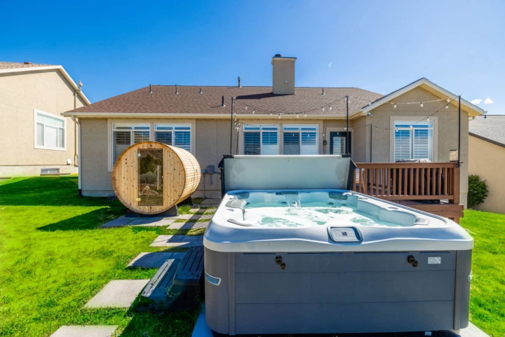 Family Entertainment | Hot Tub, Sauna & Game Room - Highland, UT