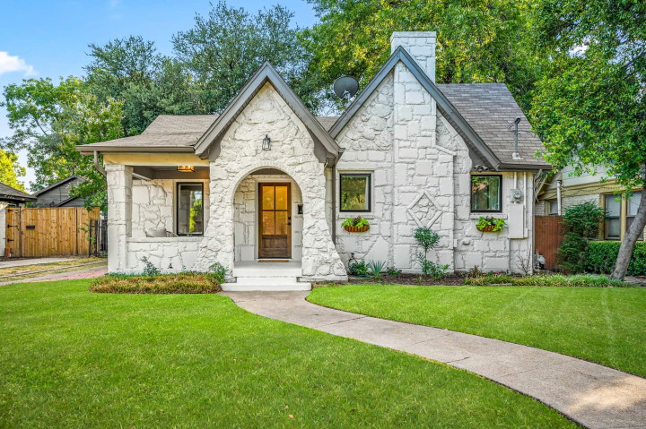 The Hansel-modern 4 Bed, 3 Bath Bungalow, Hot Tub - Dallas, TX