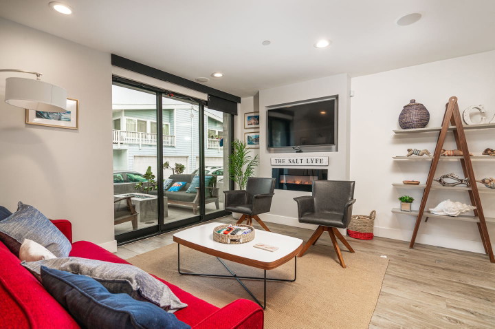 Modern Living, Steps To Beach + Bay: 417 Harding - Irvine, CA