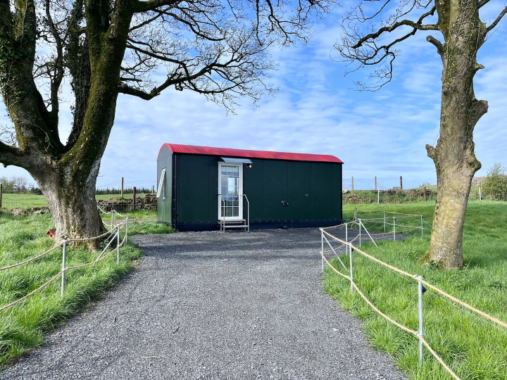 Hillview Hut - Kells