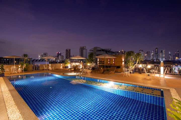 Capitel Rama4,rooftop Pool,bts Ekkamai-building C - Bangkok