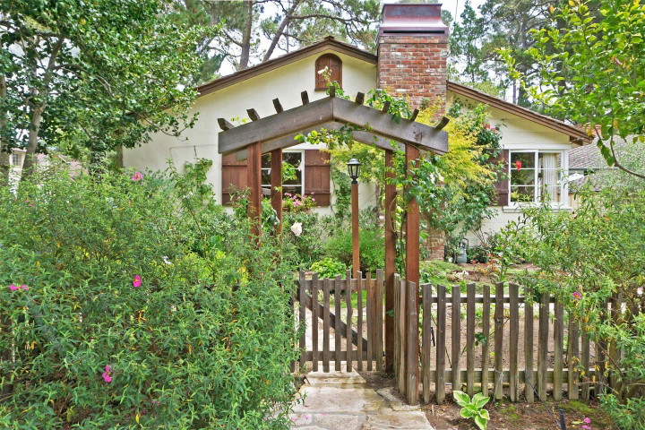 Creme Carmel Beautiful & Charming - 3 Bed, 3 Bath - Monterey, CA
