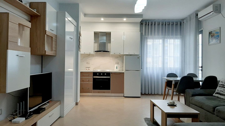 Central City Apartment Near The Beach - Vlorë