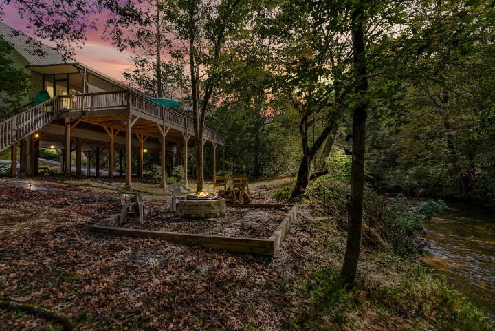 River Access Retreat! Hot Tub, Games, Dog Friendly - Blairsville, GA