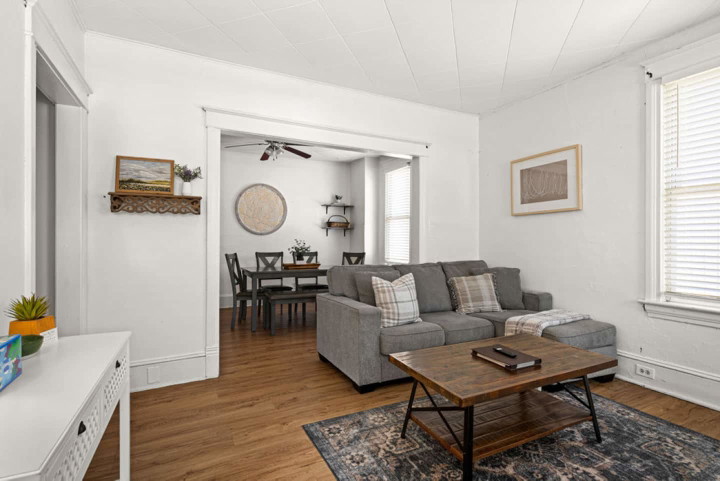 2br Near Duluth | Walk To Tower Ave + Free Parking - Duluth, MN