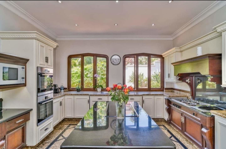 Peaceful  6 Bedroom House With Quality Views - Durban